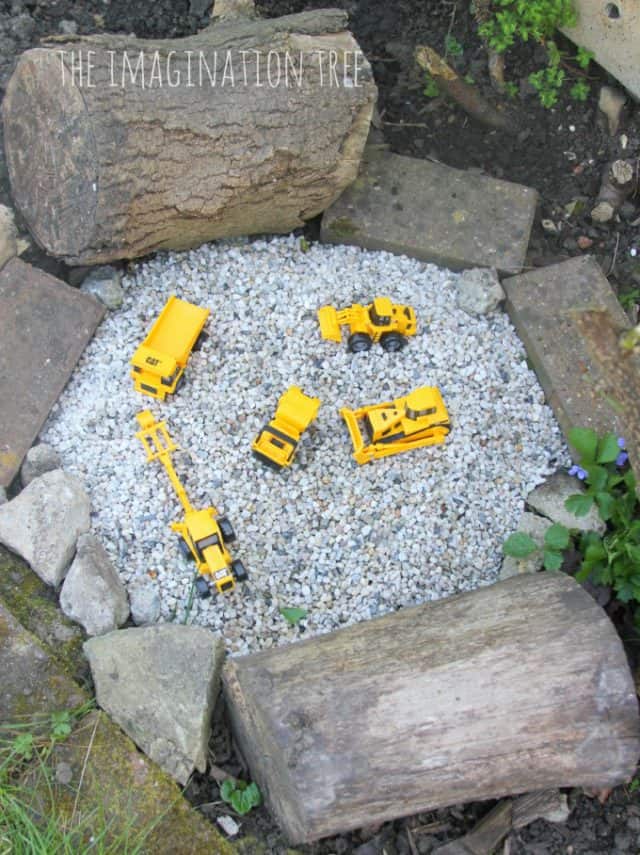 Construction-site-outdoor-small-world-play-680×908-1 | Keep Toddlers Busy