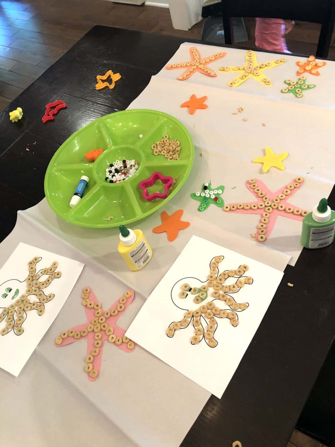 toddler fine motor activity | Keep Toddlers Busy