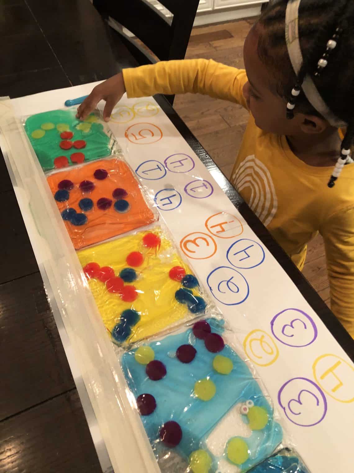 Sensory-bags-with-counting-games | Keep Toddlers Busy