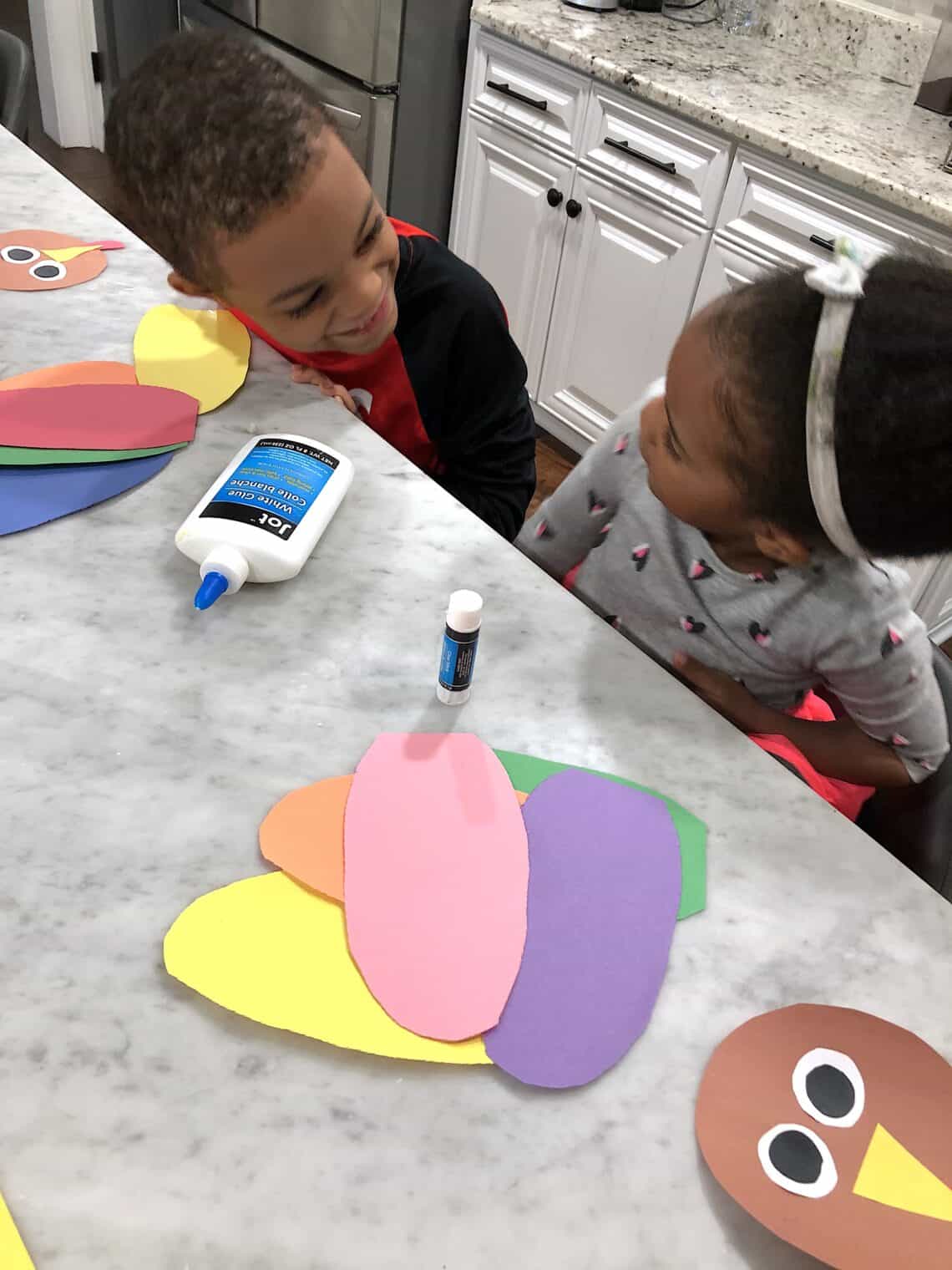 A Fun Thanksgiving Turkey Craft Kids Will Love: Turkey Hats